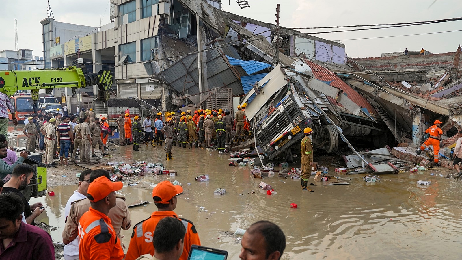 Lucknow building collapse death toll rises to 8, rescue ops still on ...