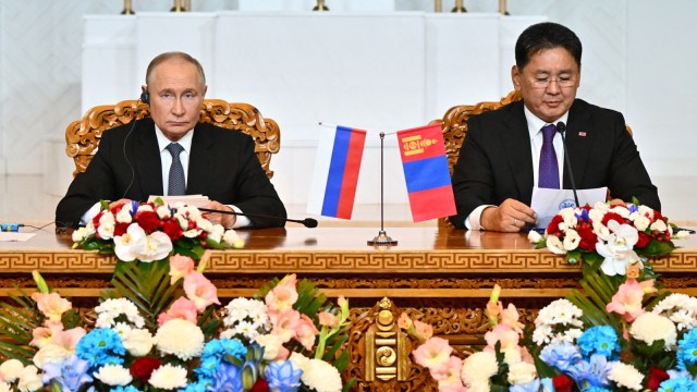 Russian President Putin receives red-carpet welcome in Mongolia amid ...