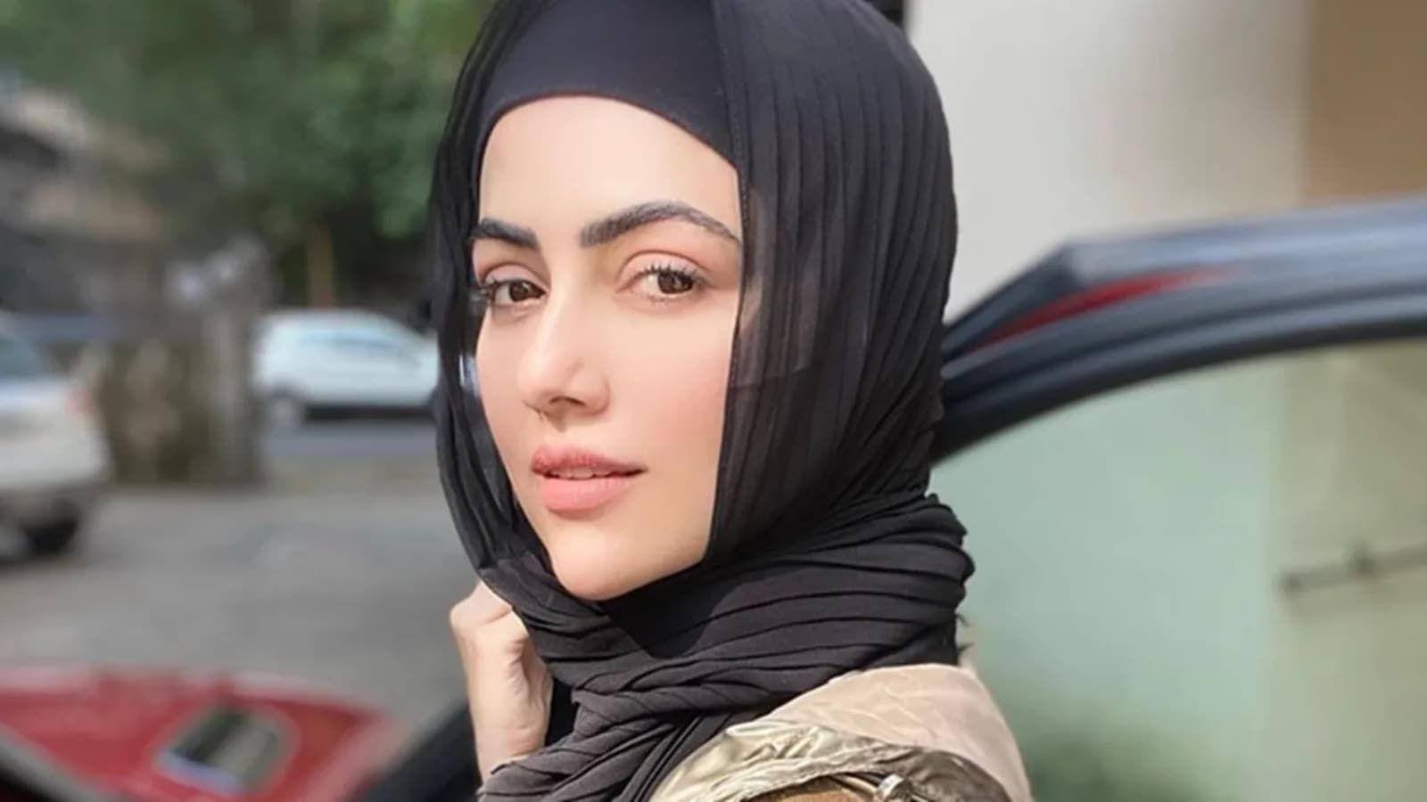 Sana Khan breaks down as she opens up about shedding glamorous image, says she’s overcome by ...