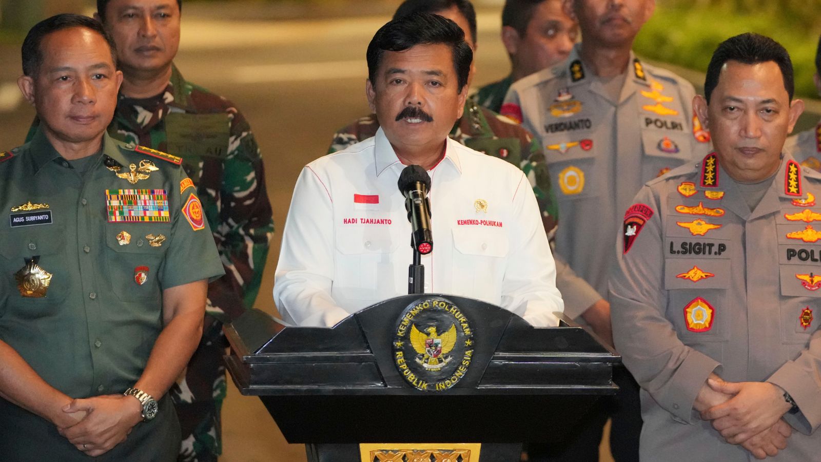 New Zealand pilot freed by Indonesian rebels after 19 months in ...