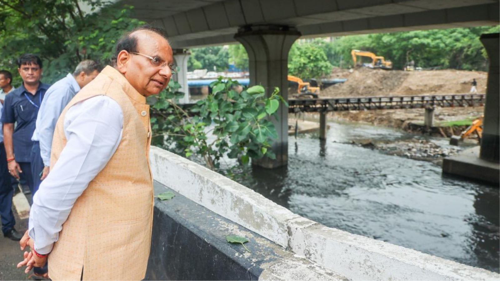 Probe ‘corruption’ by PWD officials in drain desilting: L-G; AAP says ...