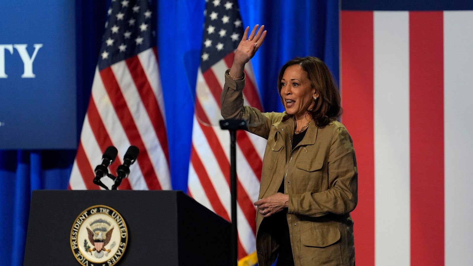 Harris arrives at US-Mexico border to try to show that her record is ...