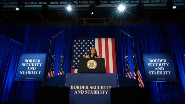 Harris arrives at US-Mexico border to try to show that her record is ...