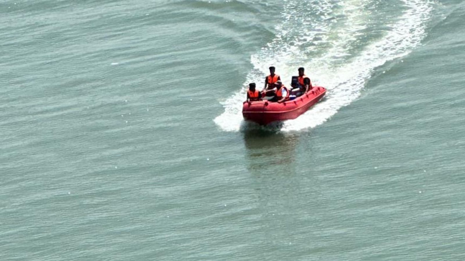 Bank manager jumps into sea in Mumbai, wife cites ‘work pressure ...