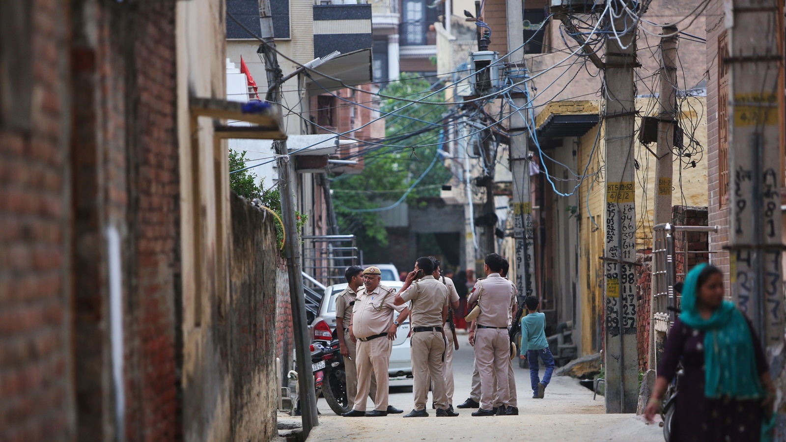 Delhi Police head constable assaulted during drug raid in Sultanpuri ...