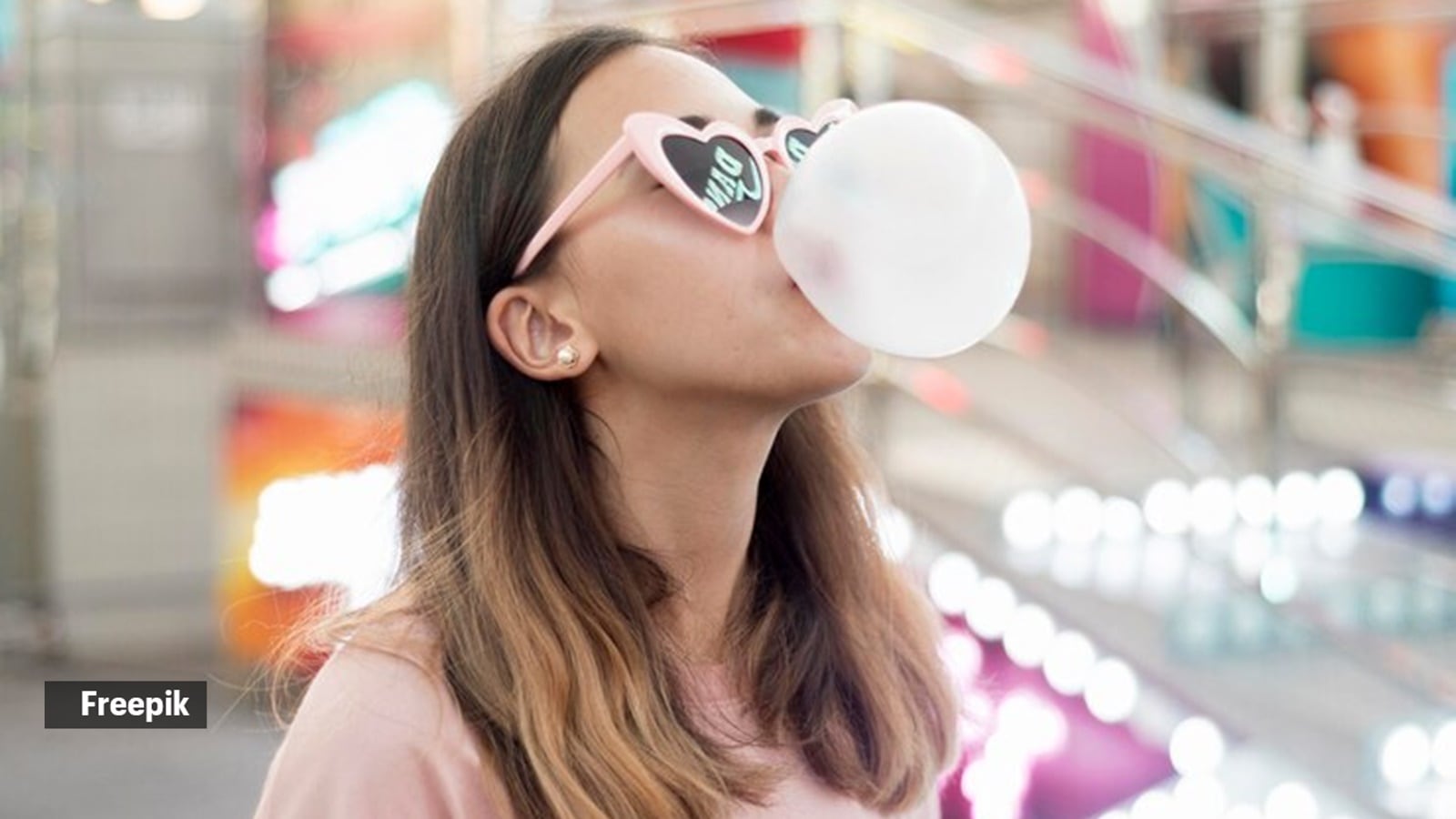 Do you chew gum daily? Expert reveals what happens in that case ...