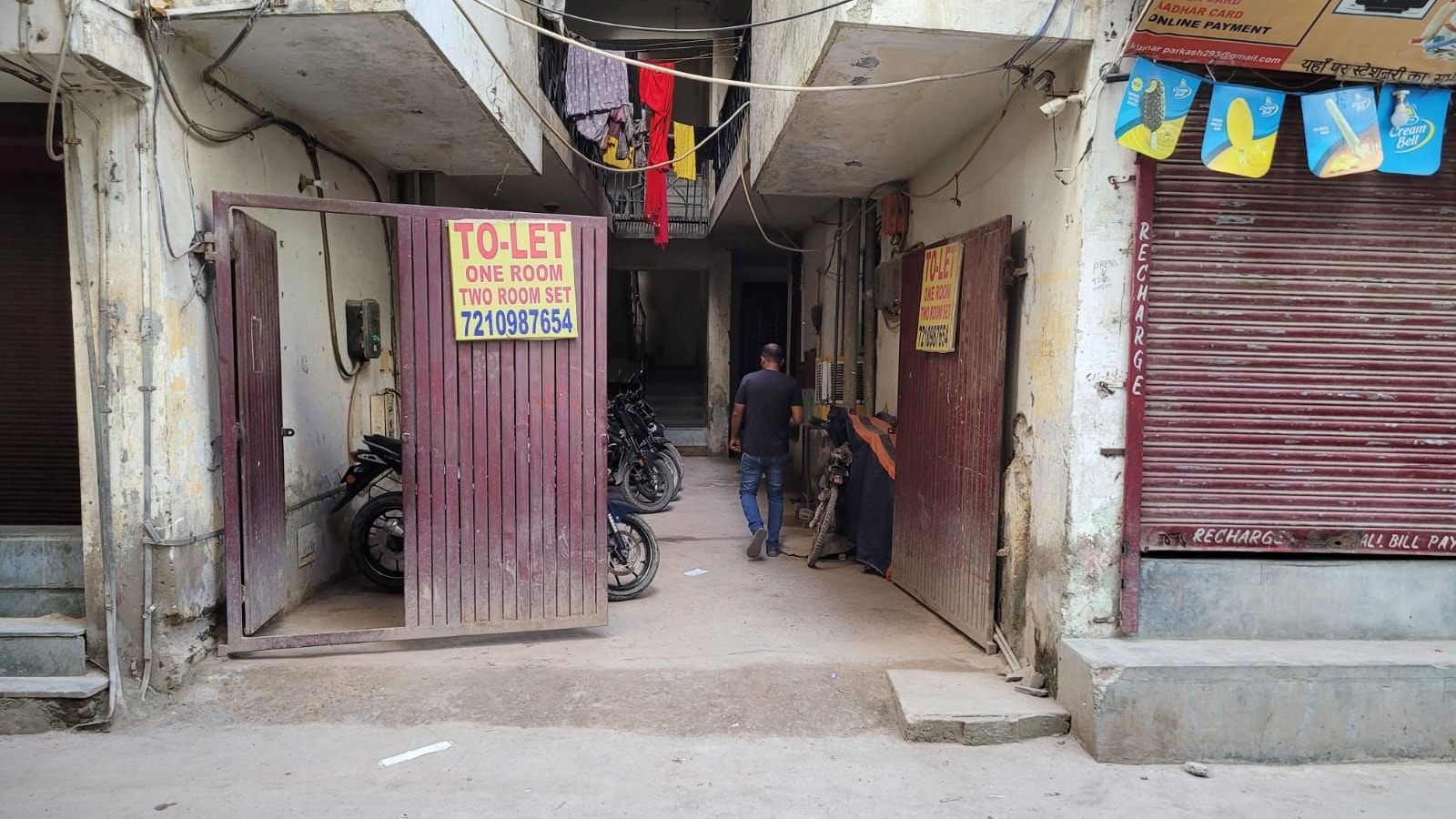 Man, 4 daughters found dead at Delhi’s Vasant Kunj, police suspect ... Man, 4 daughters found dead at Delhi’s Vasant Kunj, police suspect ...