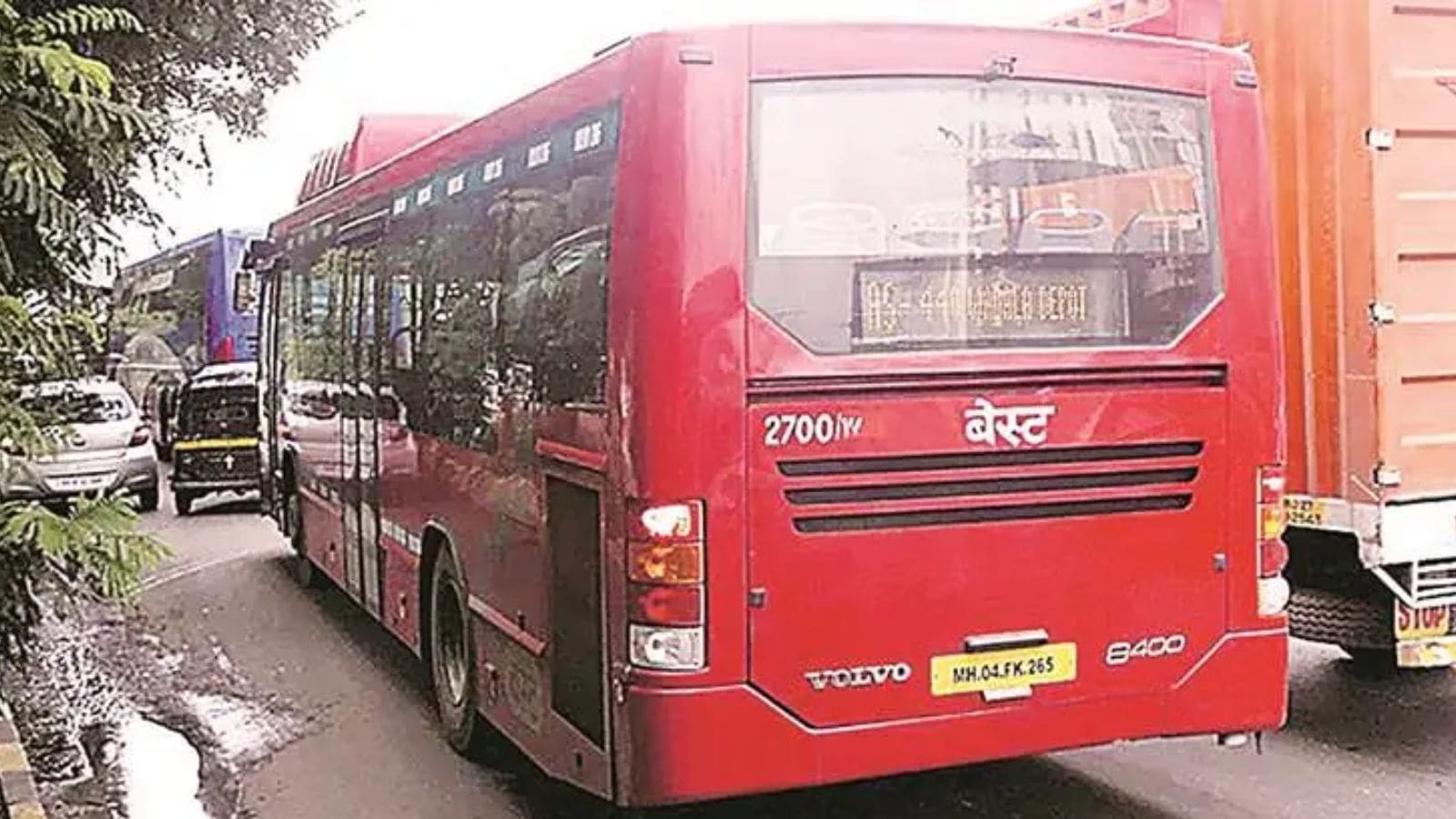 Eight injured after ‘drunk’ passenger turns bus steering wheel in ...