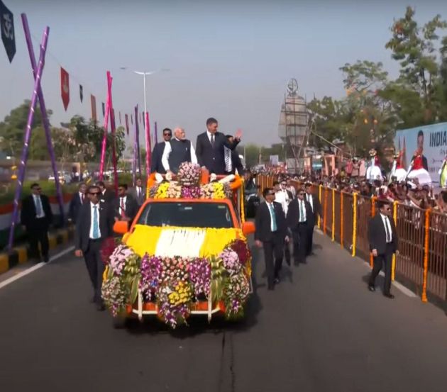 PM Modi, Spain’s Sanchez hold roadshow in Vadodara, inaugurate Tata ...