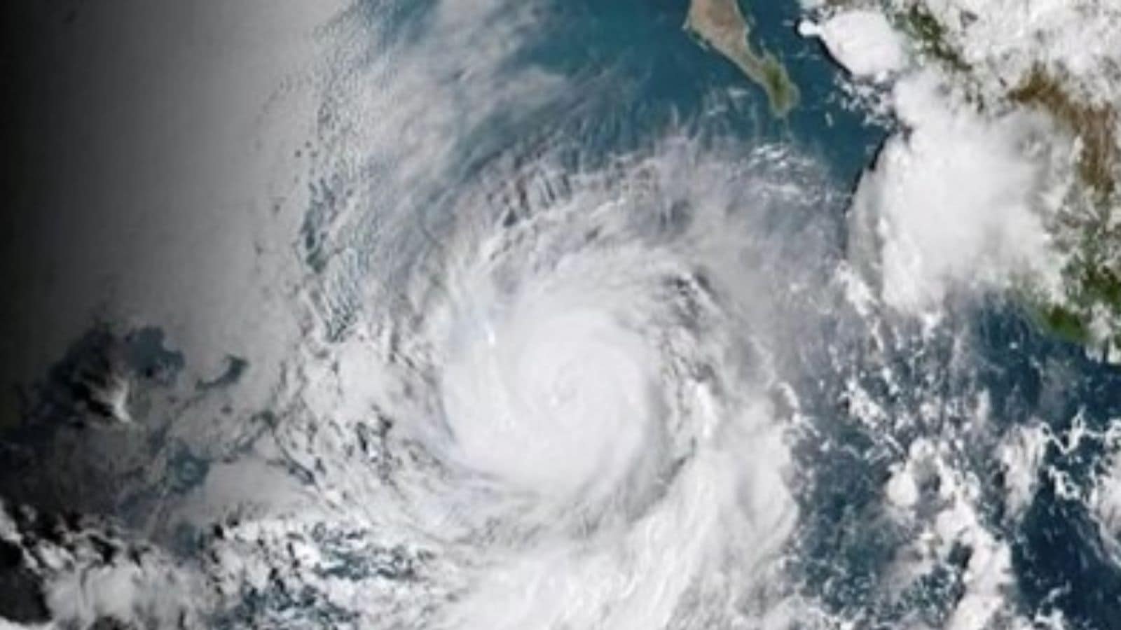 Hurricane Oscar makes landfall in the Bahamas and heads toward Cuba ...