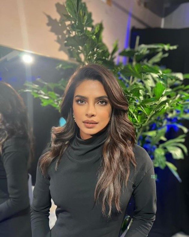 Priyanka Chopra in love with her glam look, and so are her fans ...
