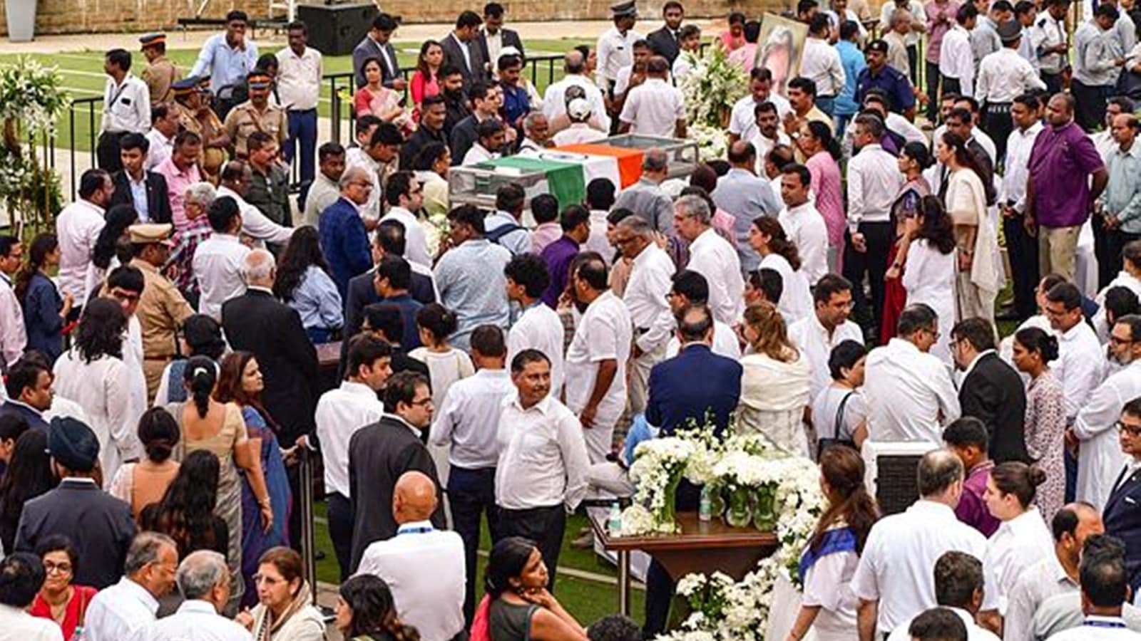 Maharashtra cabinet mourns Ratan Tata, decides to request Bharat Ratna ...