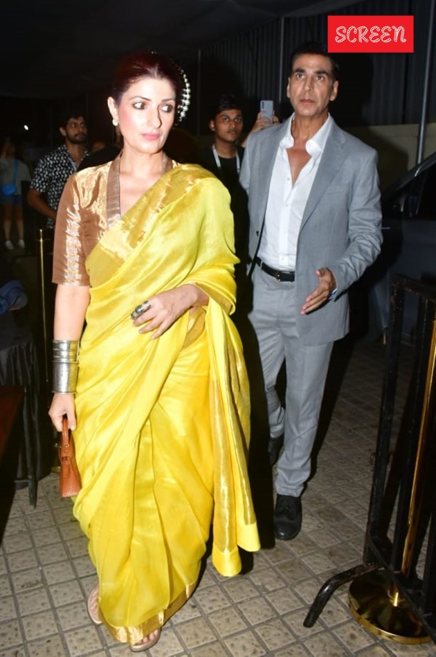 ‘Disappointed’ fan asks why Dimple Kapadia refused to pose with ...