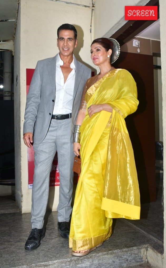 ‘Disappointed’ fan asks why Dimple Kapadia refused to pose with ...