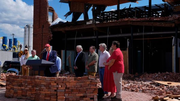 Trump criticises US response to Hurricane Helene as supporters push for ...