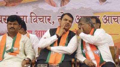 This dog taking himself for a walk will take your Monday blues away ...