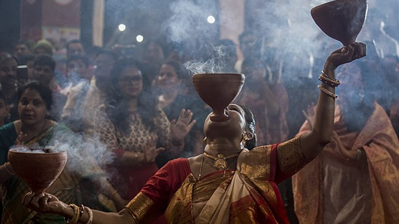 Durga Puja 2024: What exactly is a dhunuchi?