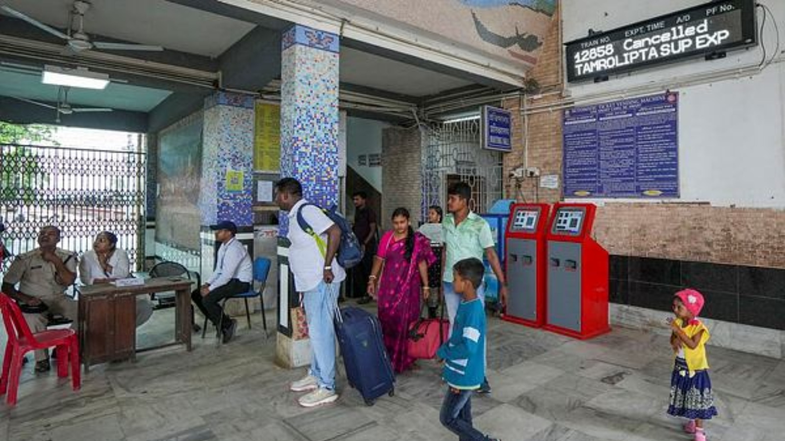 IRCTC Friday train cancellation list for cyclone Dana; Kolkata and ...
