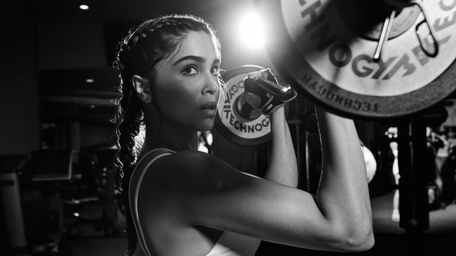 Sharvari nails dumbbell workout while training for Alpha- Trainers ...