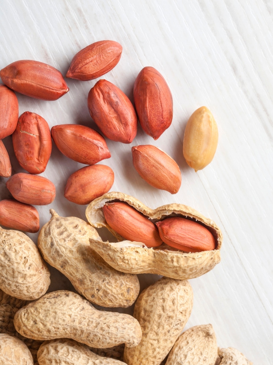 Health benefits and risks of eating peanuts every day