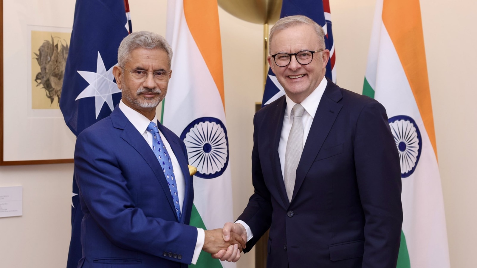 EAM Jaishankar calls on Australian PM Albanese, discusses ties | India ...