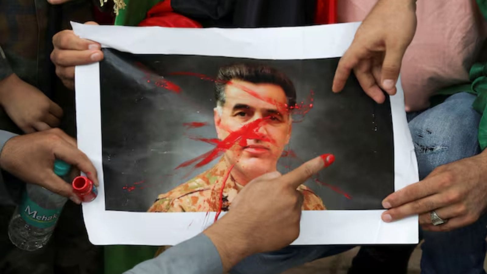 Former ISI chief Faiz Hamid charged for ‘engaging in political ...