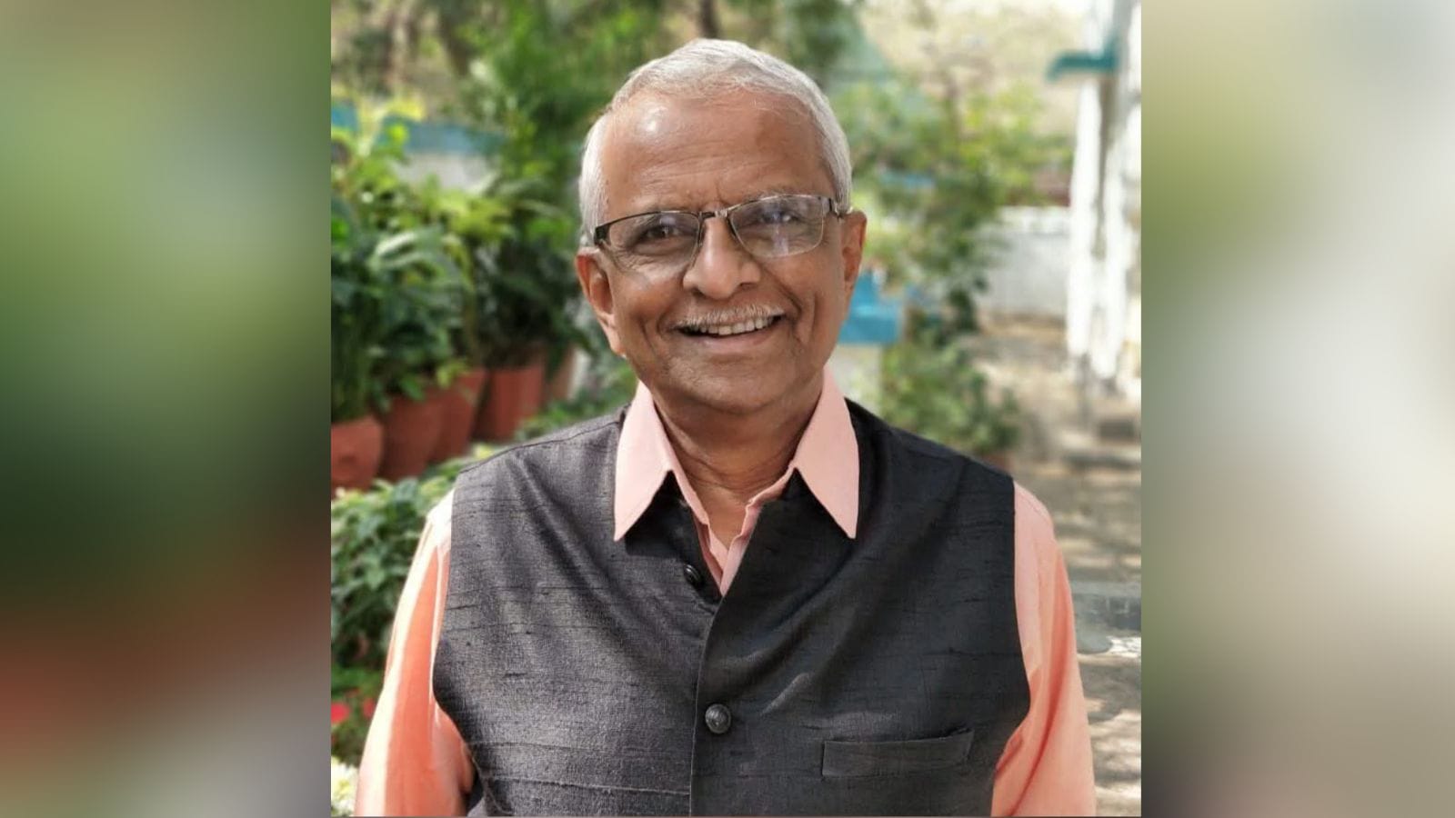 Senior journalist and professor Kiran Thakur passes away | Pune News ...