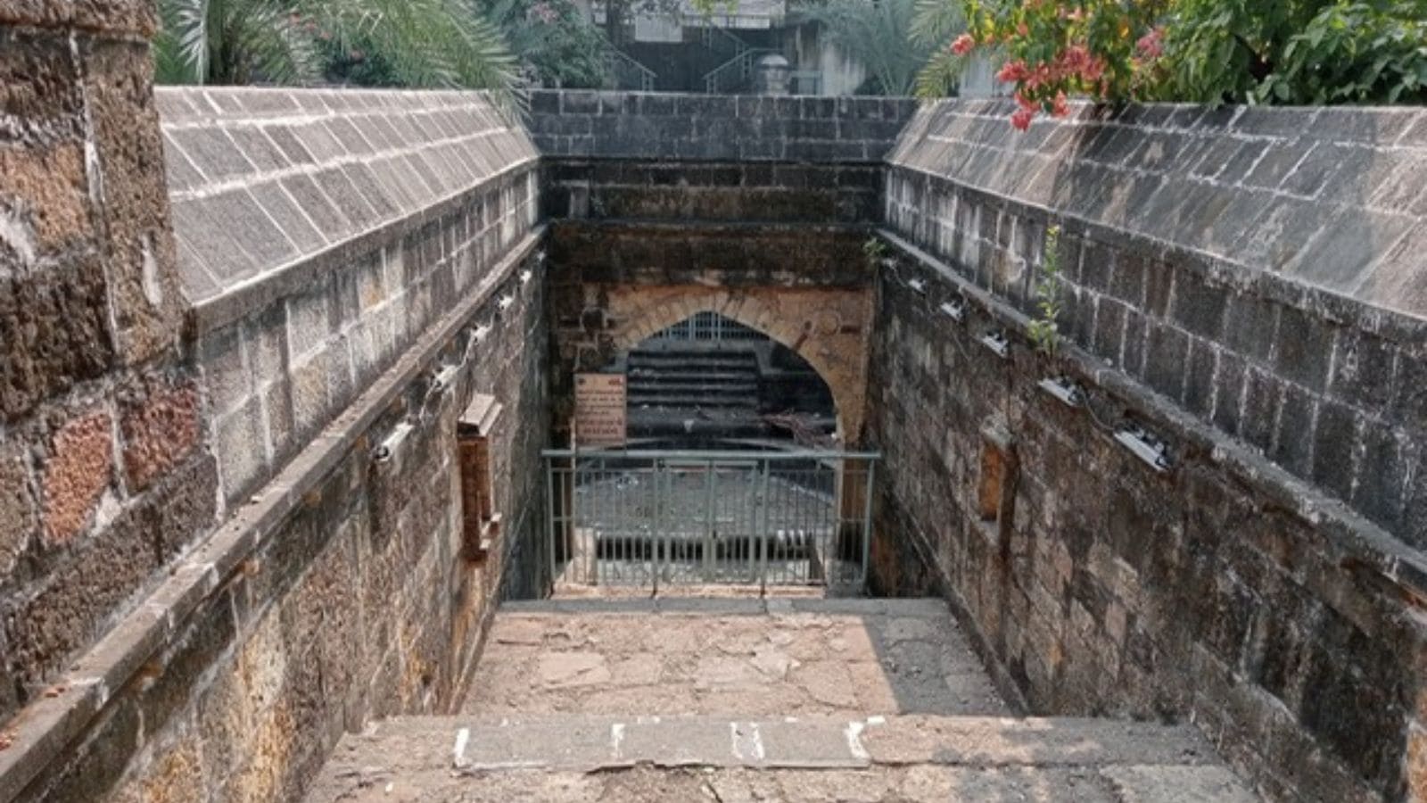Know Your City: History of Surat’s Gopi talav, a 16th-century lake ...