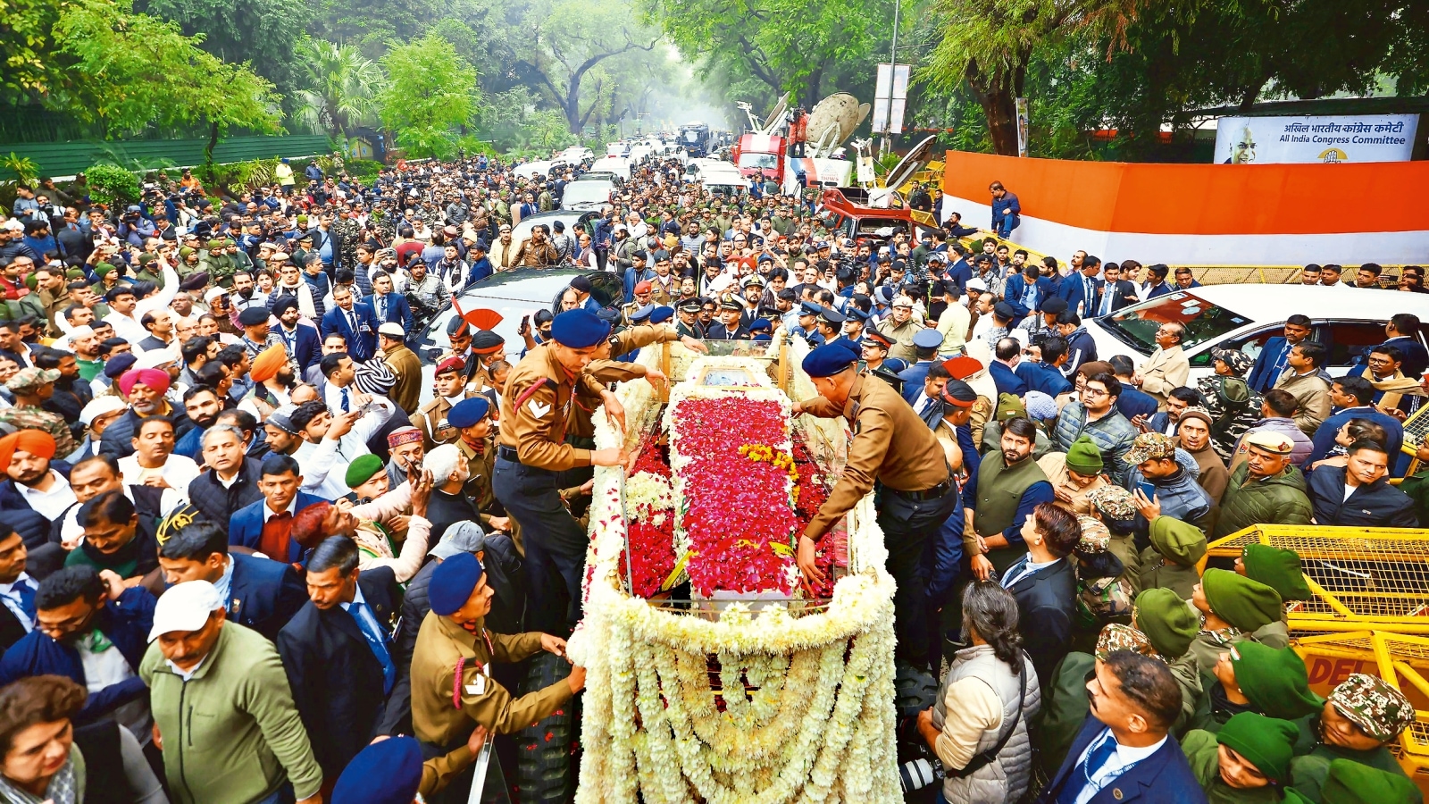 King, envoys, workers pay tribute to former PM before state funeral ...