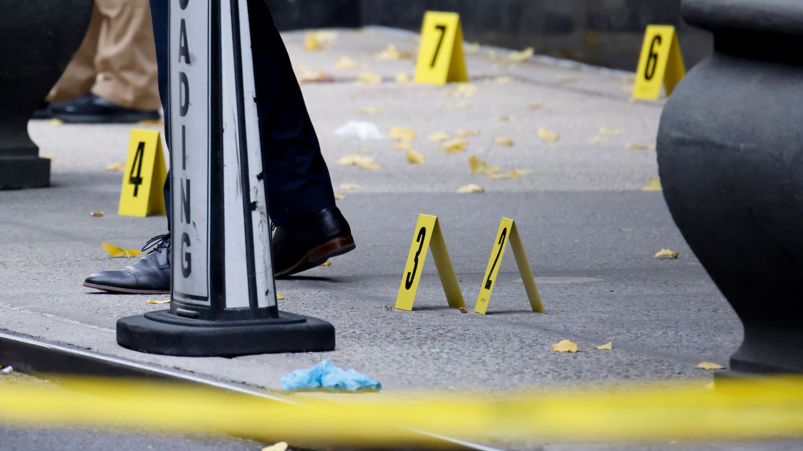 NYC police hunt for executive’s assassin as 48-hour window closes ...