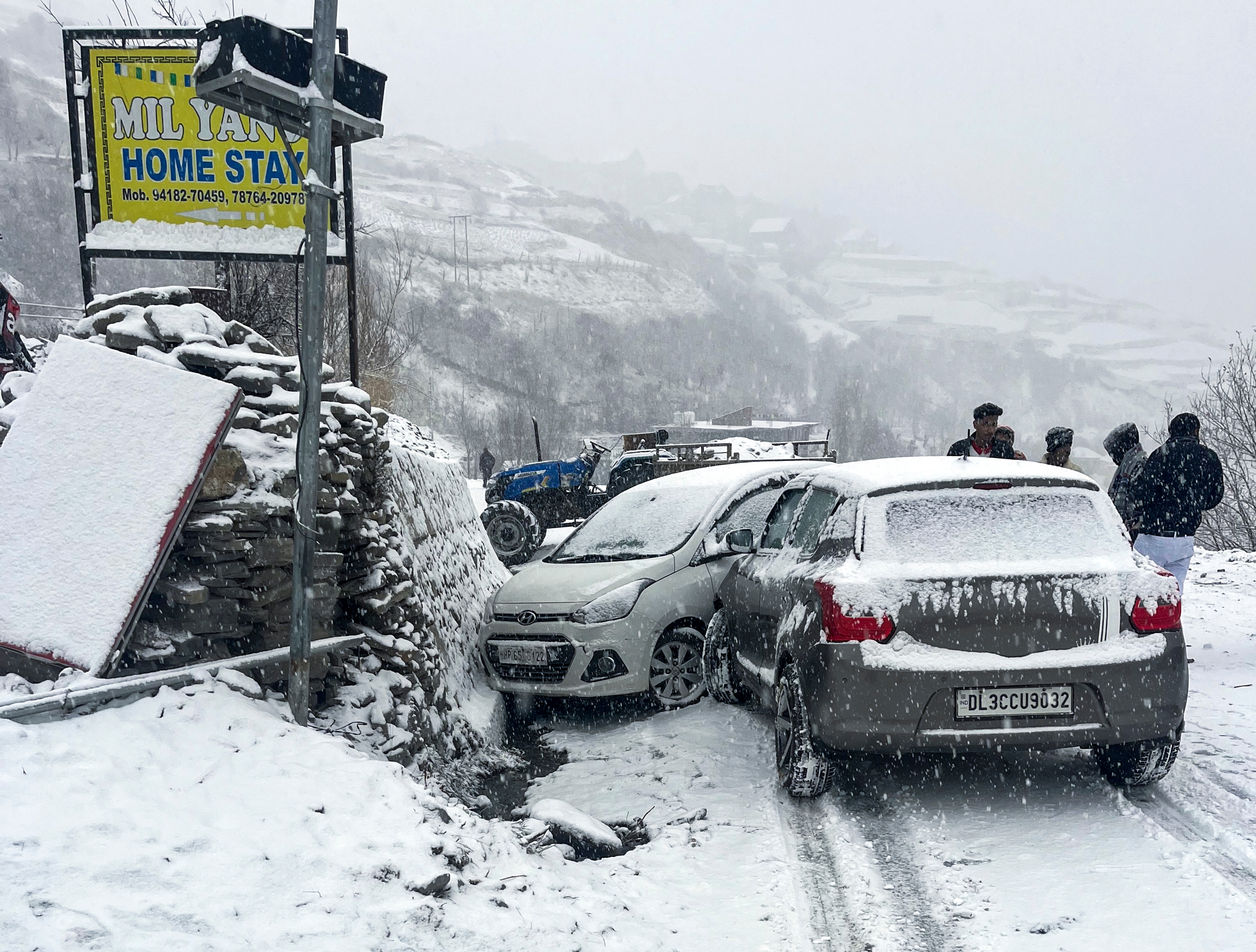 Himachal receives season’s first snow in early Dec, temp drops to -13 ...