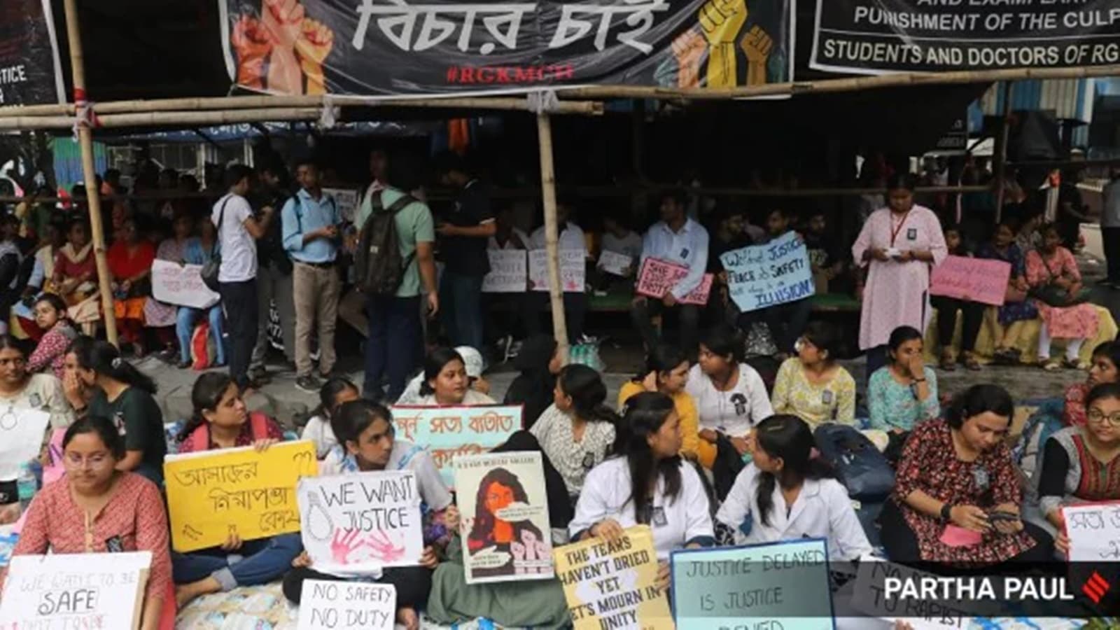 RG Kar rape-murder: Parents of victim tightlipped over senior lawyer ...