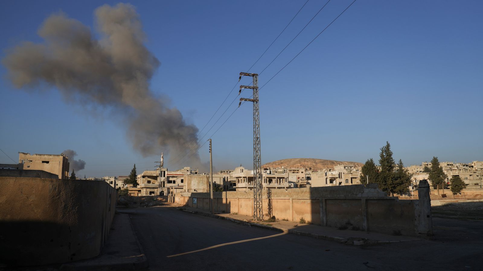 Syrian army says it has withdrawn from Hama after insurgents broke ...