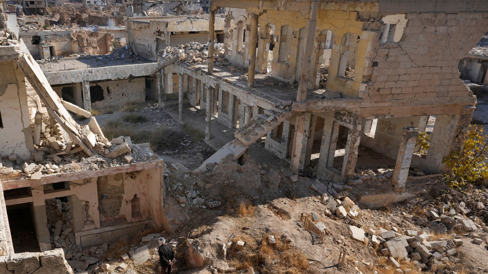 An Israeli airstrike near the Syrian capital kills 11, war monitor says ...