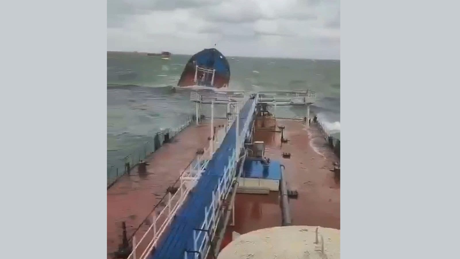 Damaged Russian ships spilled estimated 3,700 tons of oil in Kerch ...