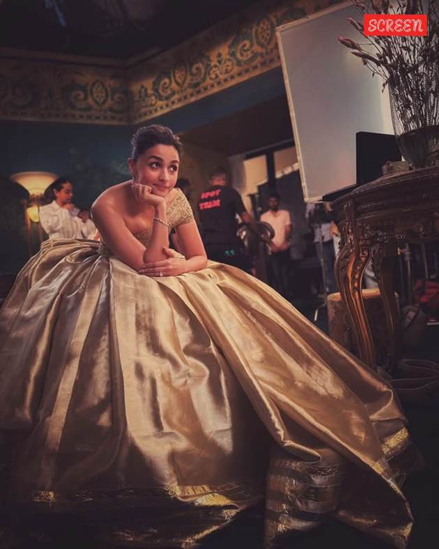 Alia Bhatt flaunts Raha-named T-shirt, workout sessions, selfies and ...