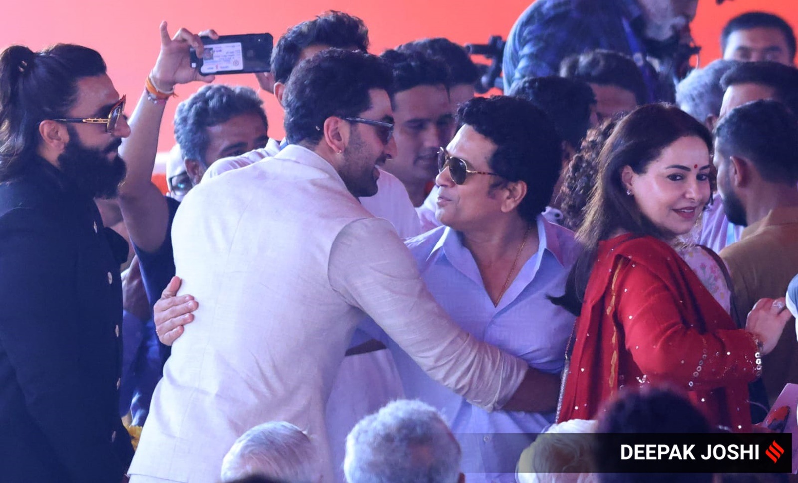 Sachin Tendulkar to Shah Rukh Khan: A star-studded Azad Maidan welcomes Fadnavis 3.0 | Mumbai ...