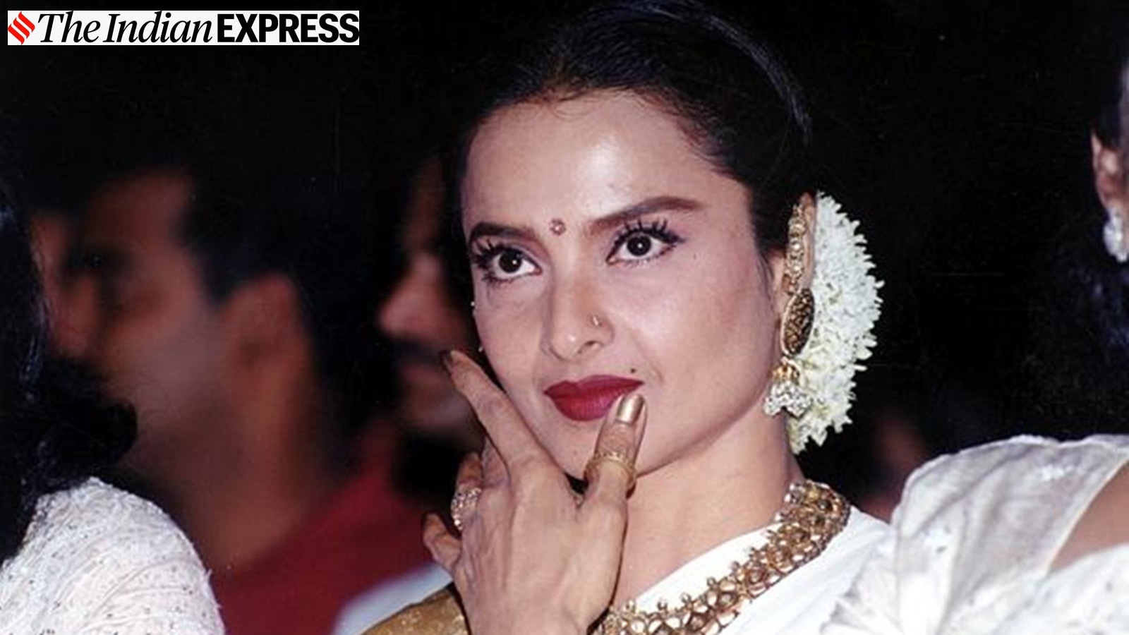 Rekha Captivates with Stories and Style on Kapil Show | Perigon