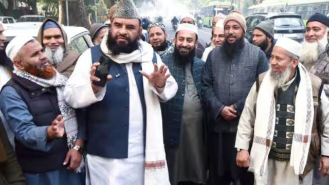 AAP govt hasn’t paid us for 17 months: Imams protest outside Kejriwal’s ...