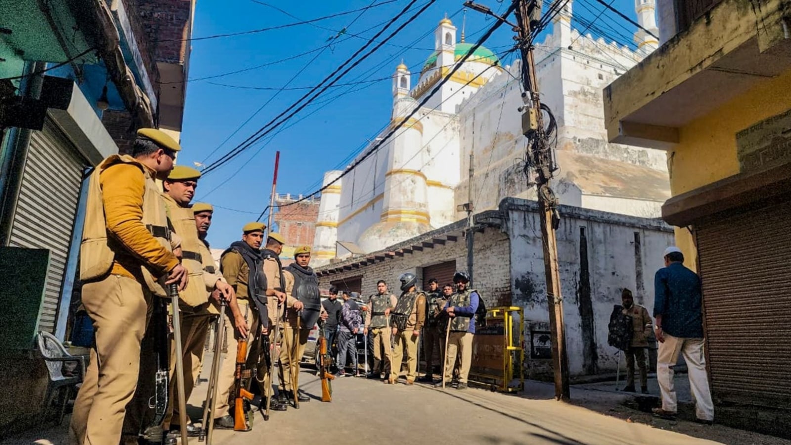 SP delegation visits Sambhal, gives Rs 5 lakh each to families of Nov ...