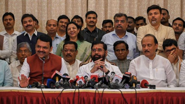 Maharashtra CM Highlights: In meeting with Sena leaders, Eknath Shinde agrees to be Deputy CM ...