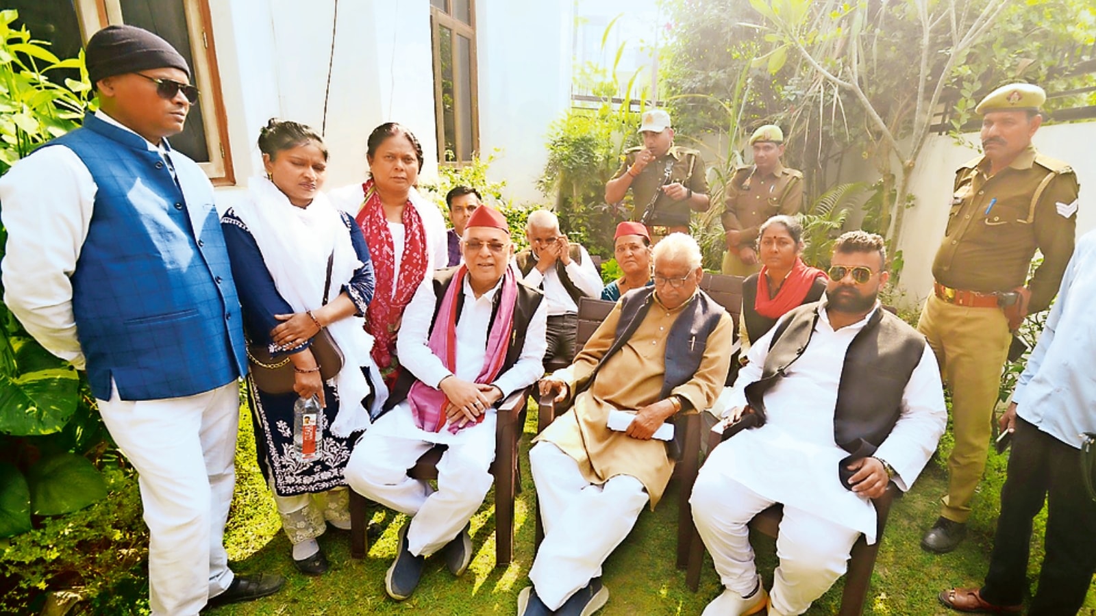 SP leaders barred from entering Sambhal district | Lucknow News - The ...
