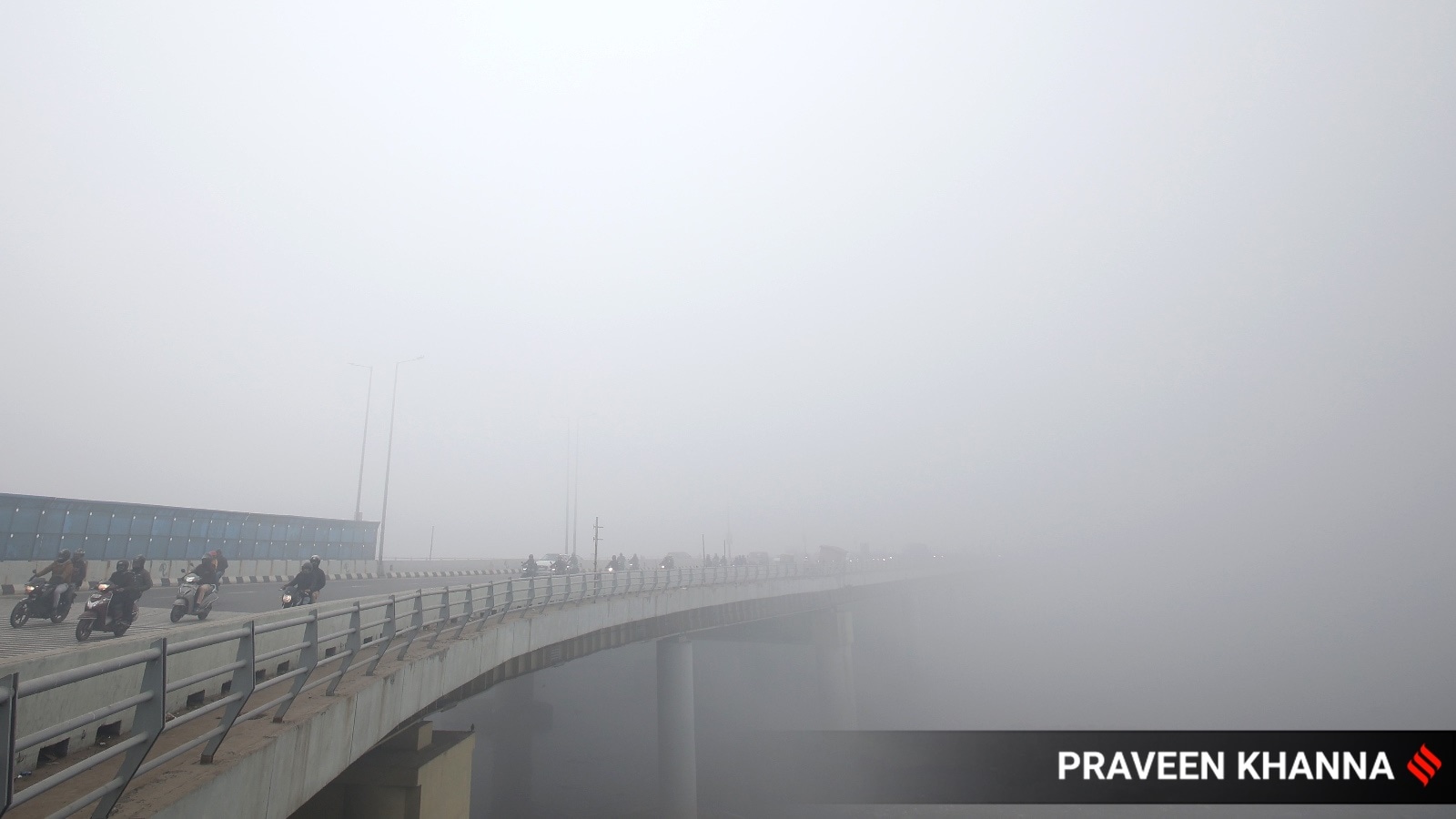 Weather Today: Dense fog engulfs North India for second day in row, at ...