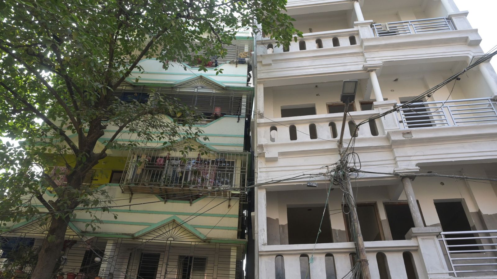 ‘30 Kolkata buildings are tilted, 90% due to faulty engineering’: Mayor Firhad Hakim | Kolkata ...