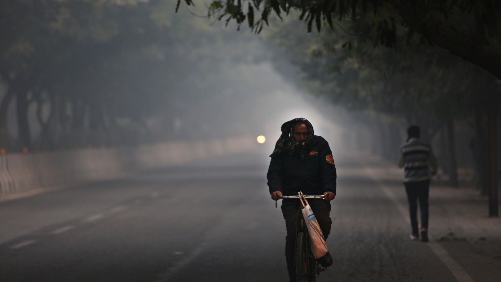 Zero visibility in Amritsar, as dense fog continues in Punjab ...