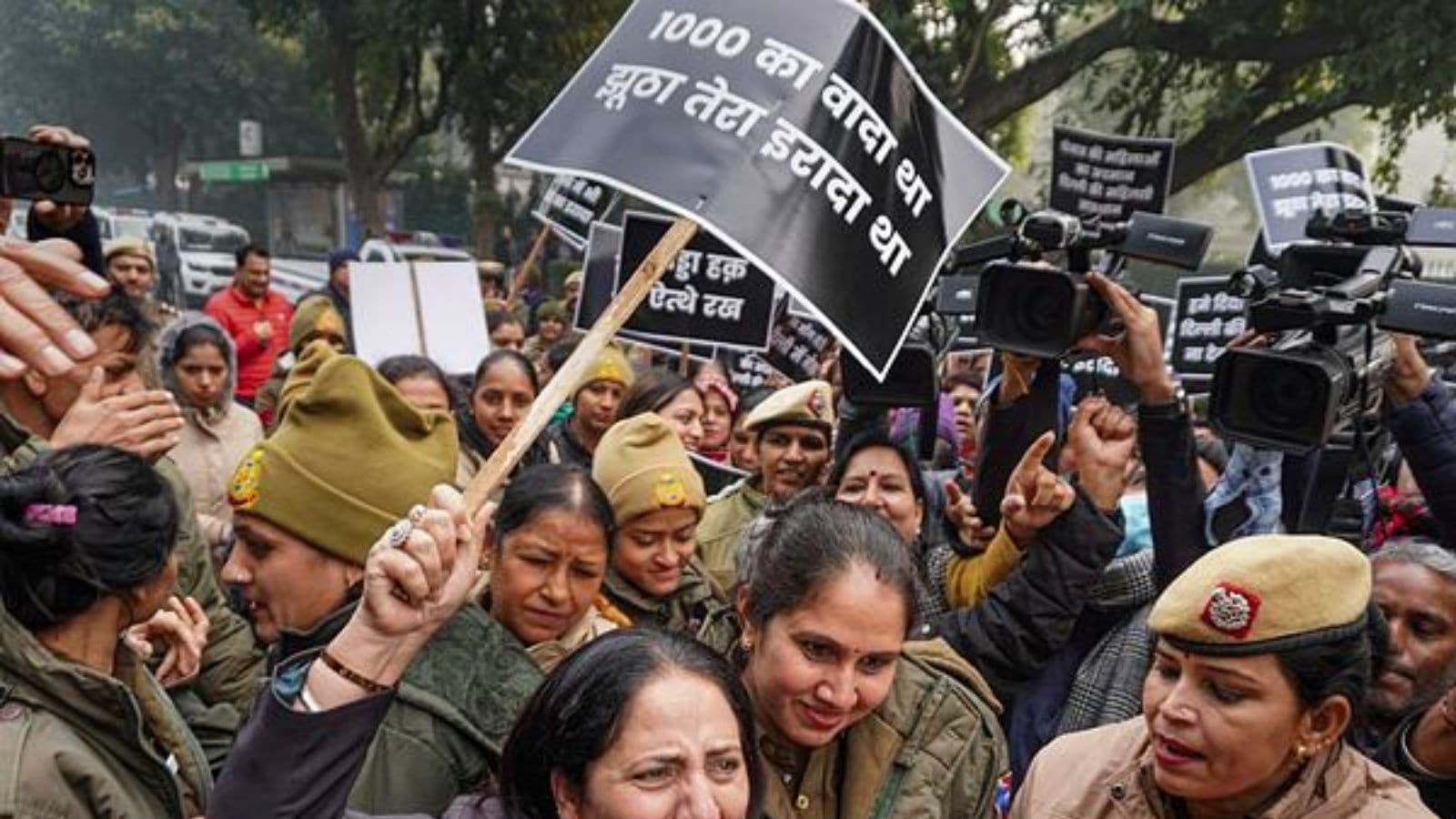Punjab women protest outside Kejriwal’s residence, accuse AAP of ...