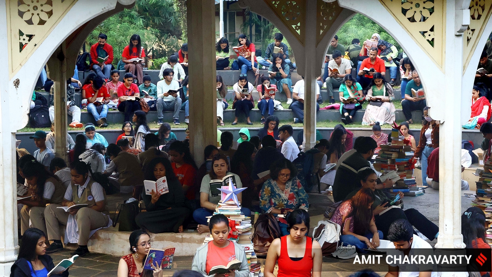 Mumbai’s oldest bandstand, now a weekend hub for readers | Mumbai News ...