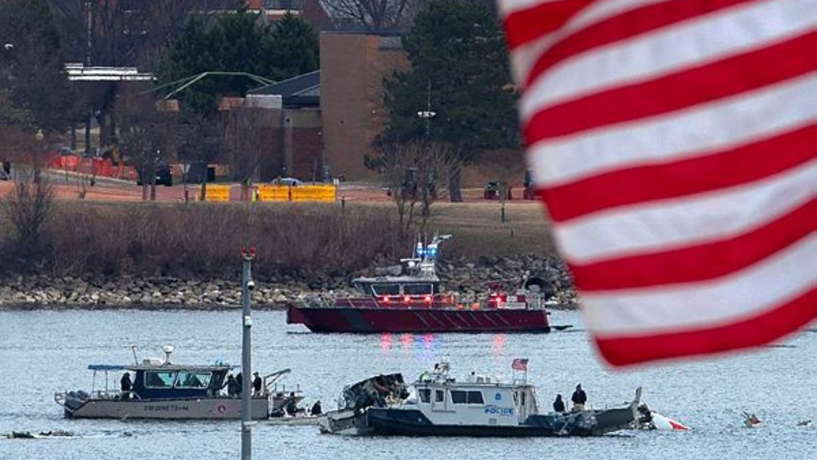 Washington DC Reagan Airport Plane Crash Live Updates: Passenger Plane ...