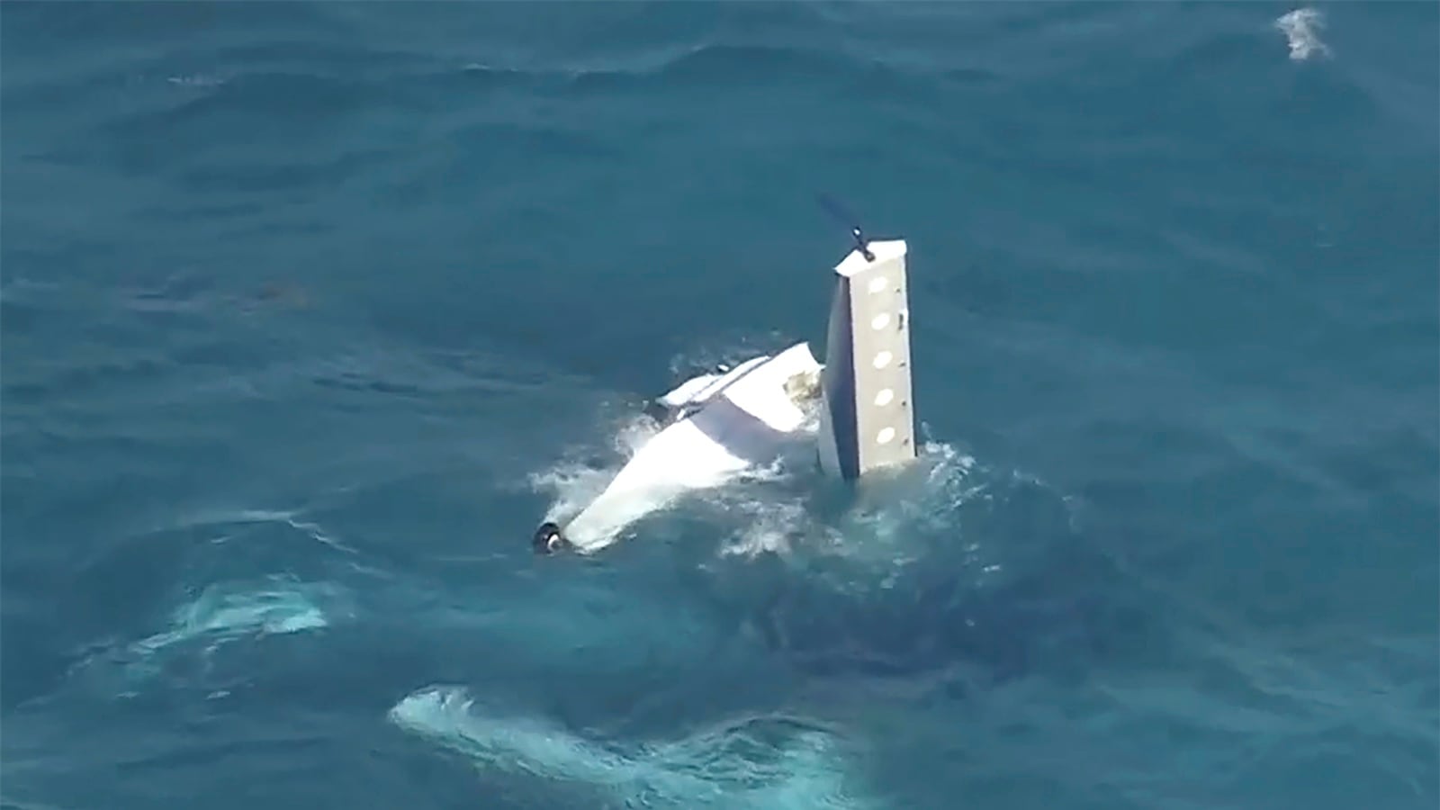 4 people rescued, 3 remain missing as seaplane crashes off an ...