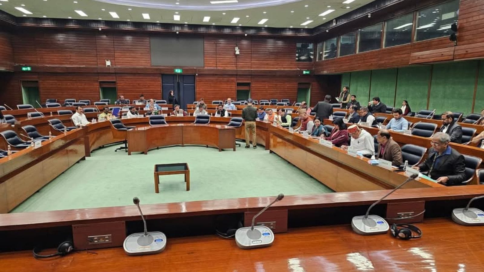 Parliament panel on Waqf Amendment Bill submits report to Lok Sabha ...